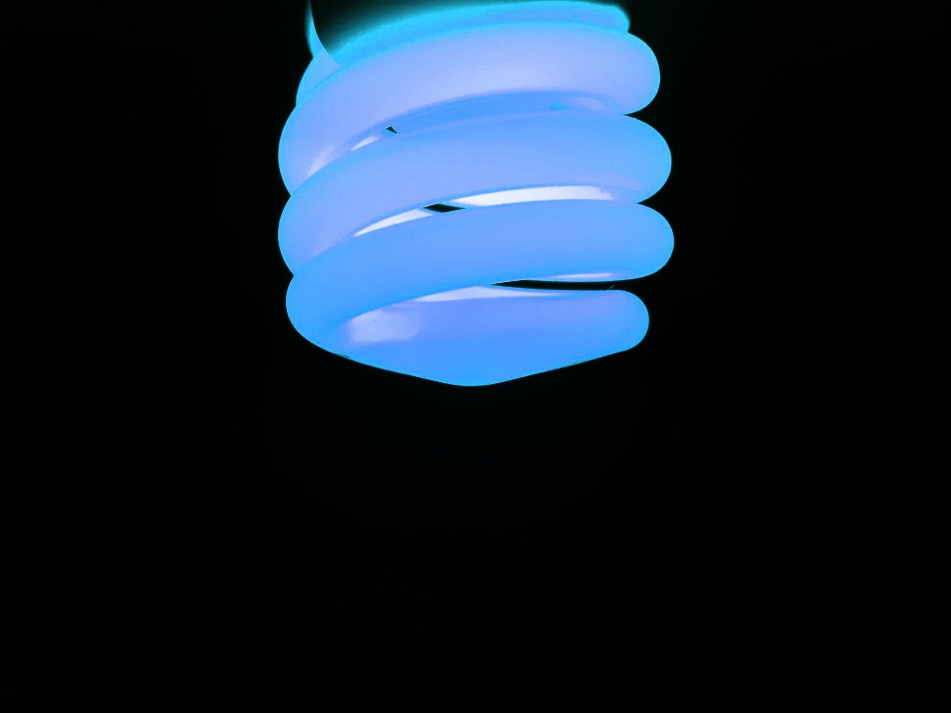 light bulb Wallpapers HD / Desktop and Mobile Backgrounds