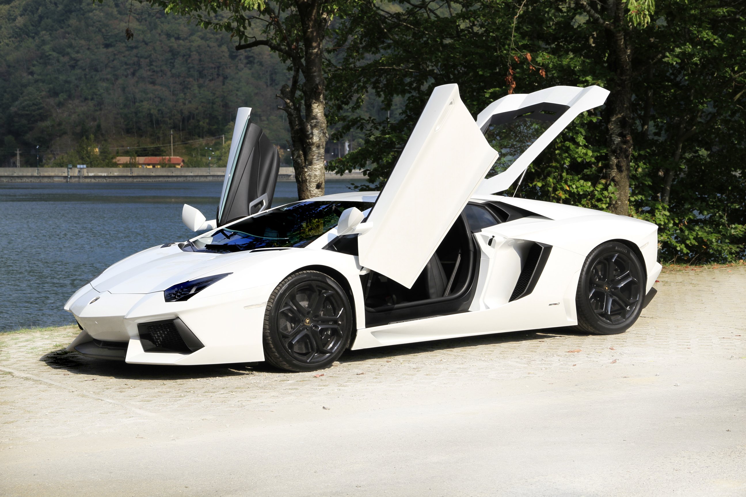 lamborghini aventado Wallpapers HD / Desktop and Mobile Backgrounds