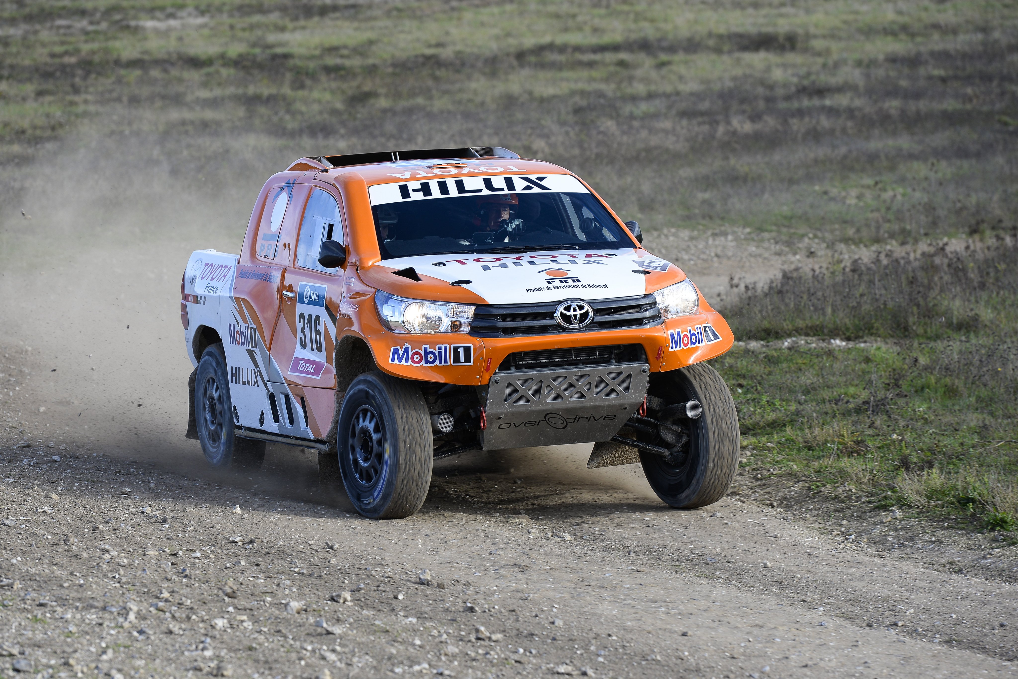 2016 Toyota Hilux Rally Dakar Race Racing Rally Pickup Offroad 2016 Toyota Hilux Rally Dakar Race Racing Rally Pickup Offroad